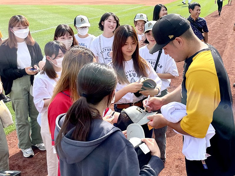 Yasuda Girls Meet Yoshi Tsutsugo!｜学科ニュース｜英語英米文学科｜学部・学科・大学院｜安田女子大学/安田女子短期大学