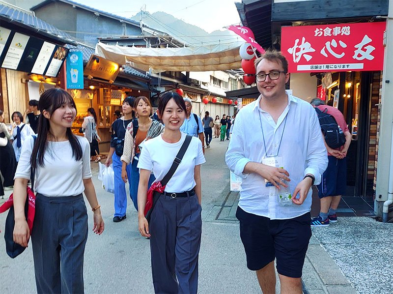 【授業紹介】 通訳実習：Miyajima Excursion｜学科ニュース｜英語英米文学科｜学部・学科・大学院｜安田女子大学